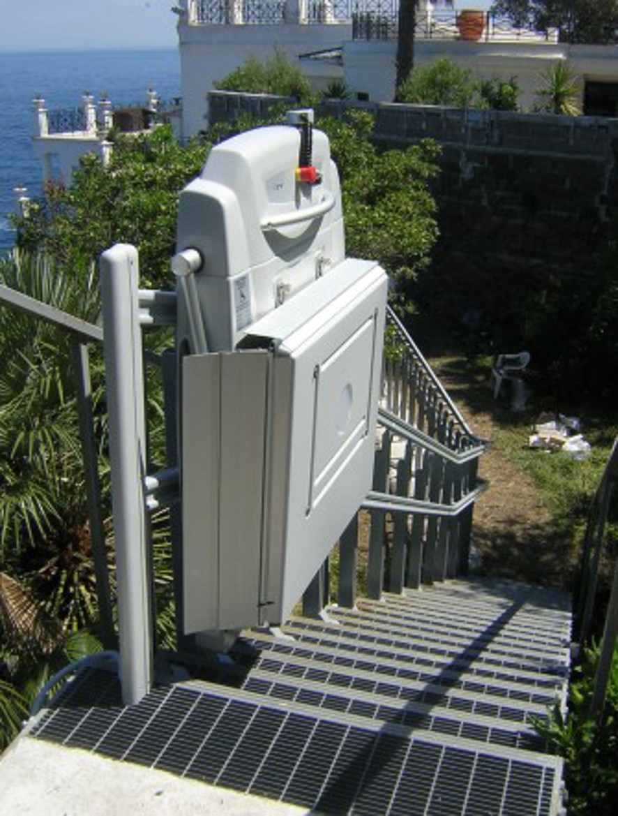 Saliscendi Montascale a Piattaforma per Scala curva | TK Home Solutions