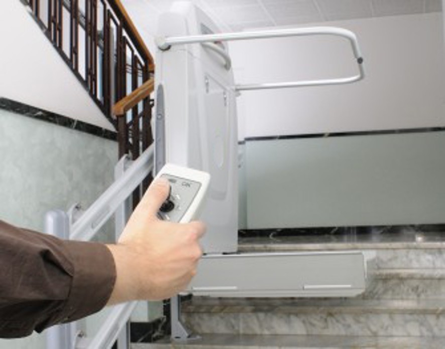 Saliscendi Montascale a Piattaforma per Scala curva | TK Home Solutions